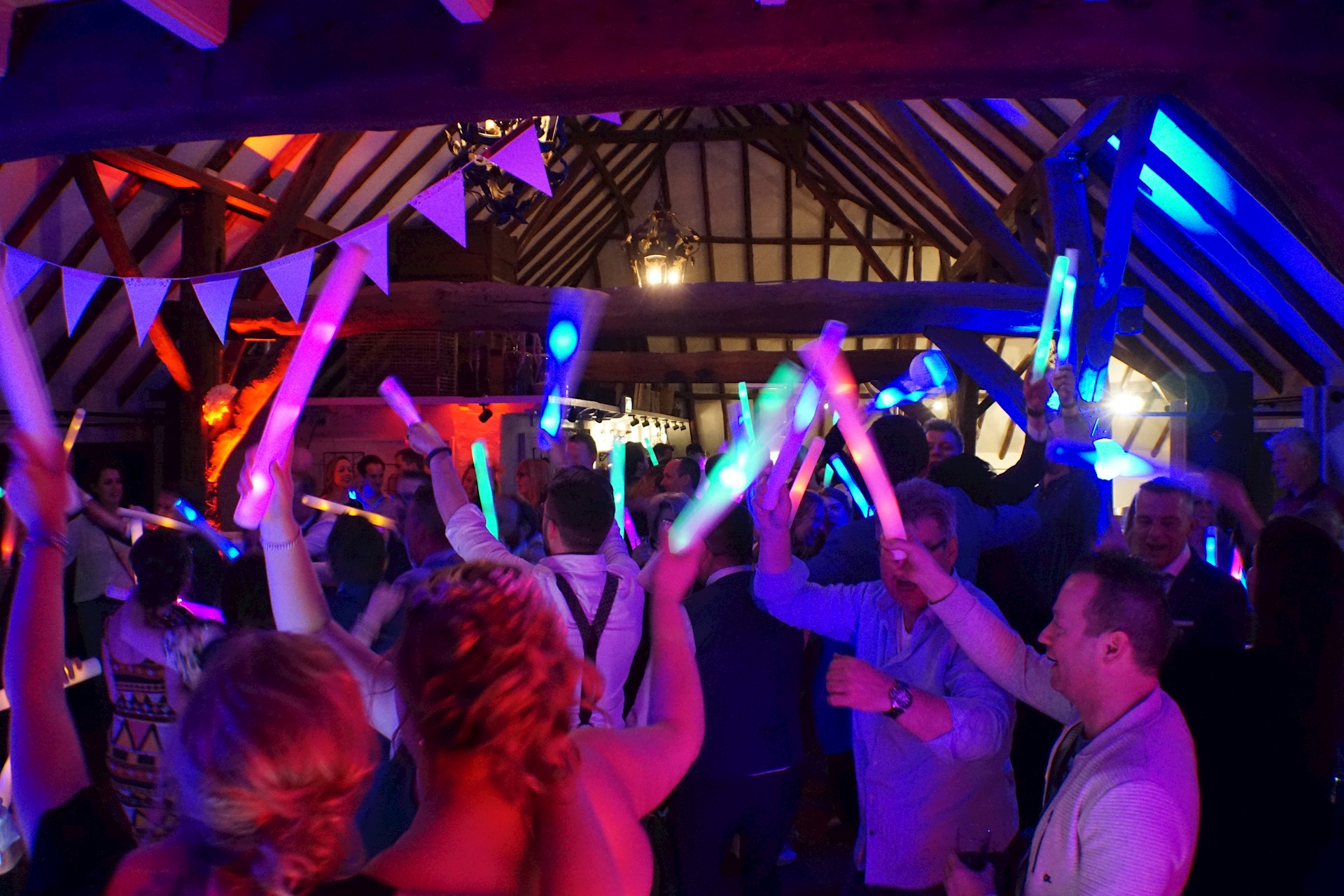 LED foam sticks - succes gegarandeerd! | De Vriendelijke Dj's